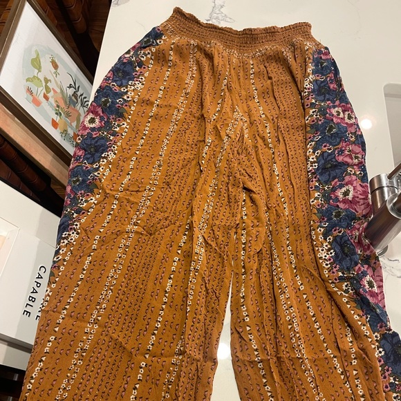 Free People | Pants & Jumpsuits | Free People Gaucho Floral Pants ...